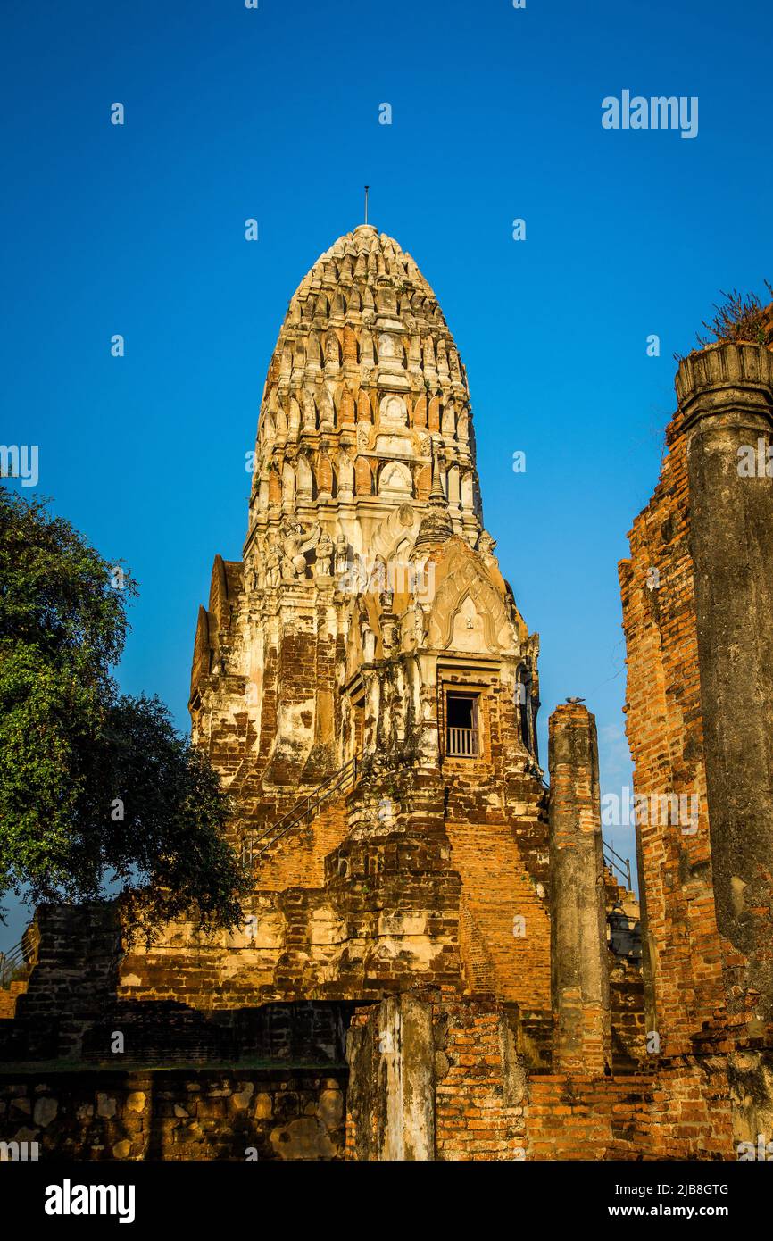 Wat Ratchaburana ruin temple in Ayutthaya Historical Park, Thailand ...