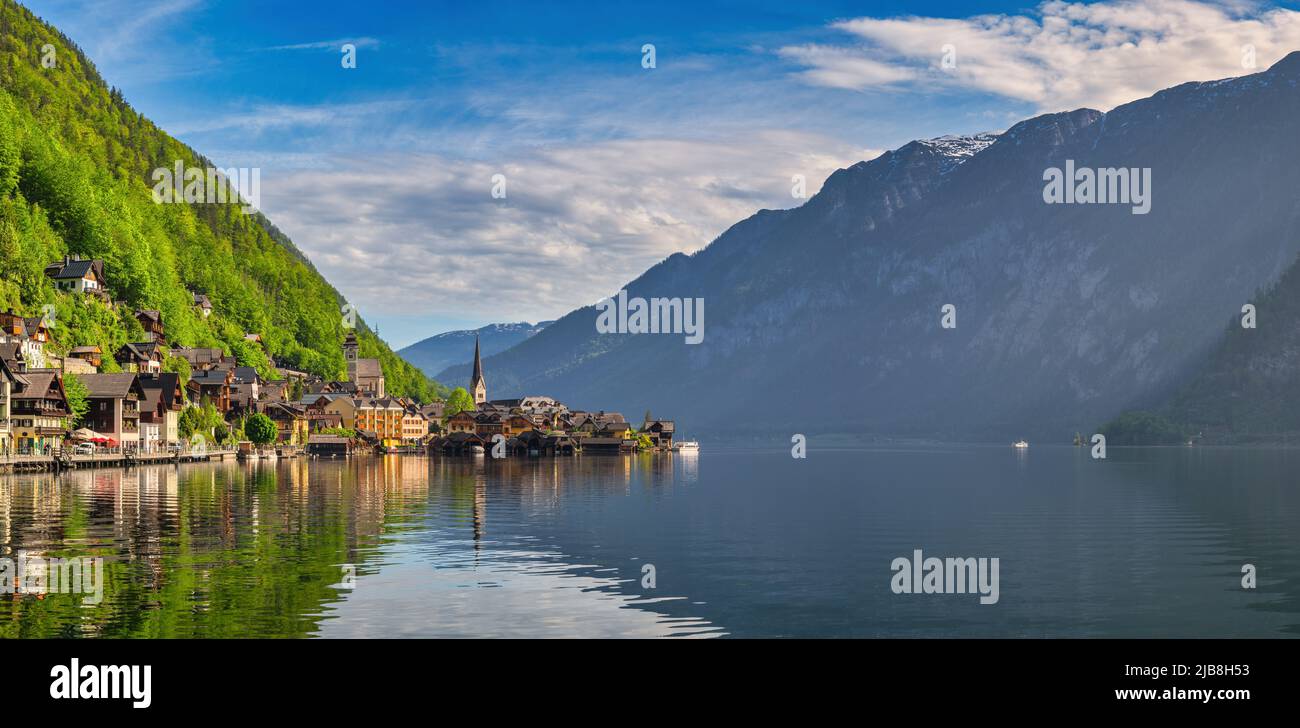 Hallstatt Austria, Nature landscape panorama of Hallstatt village with ...