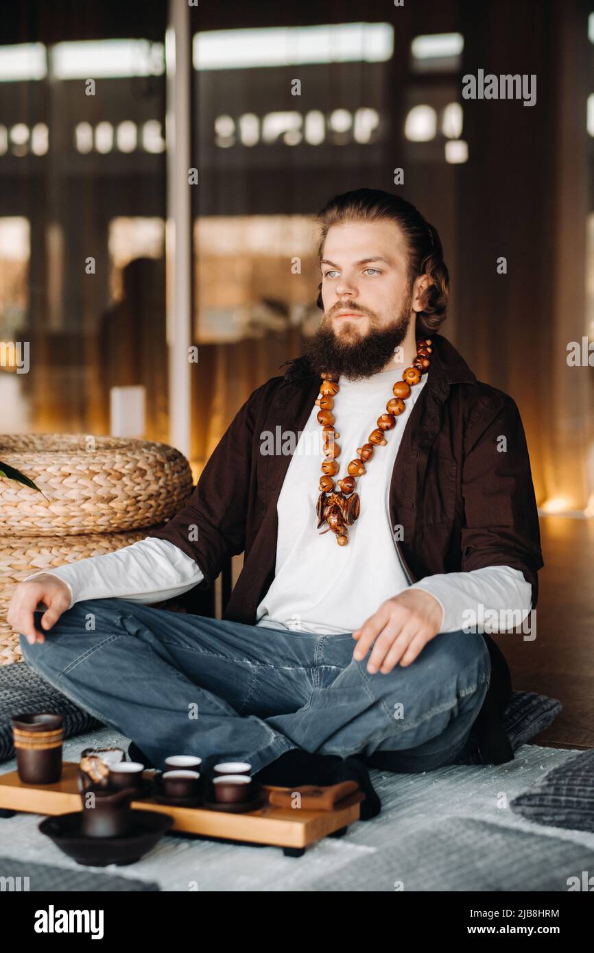 The tea master is preparing to hold a tea ceremony in the interior ...