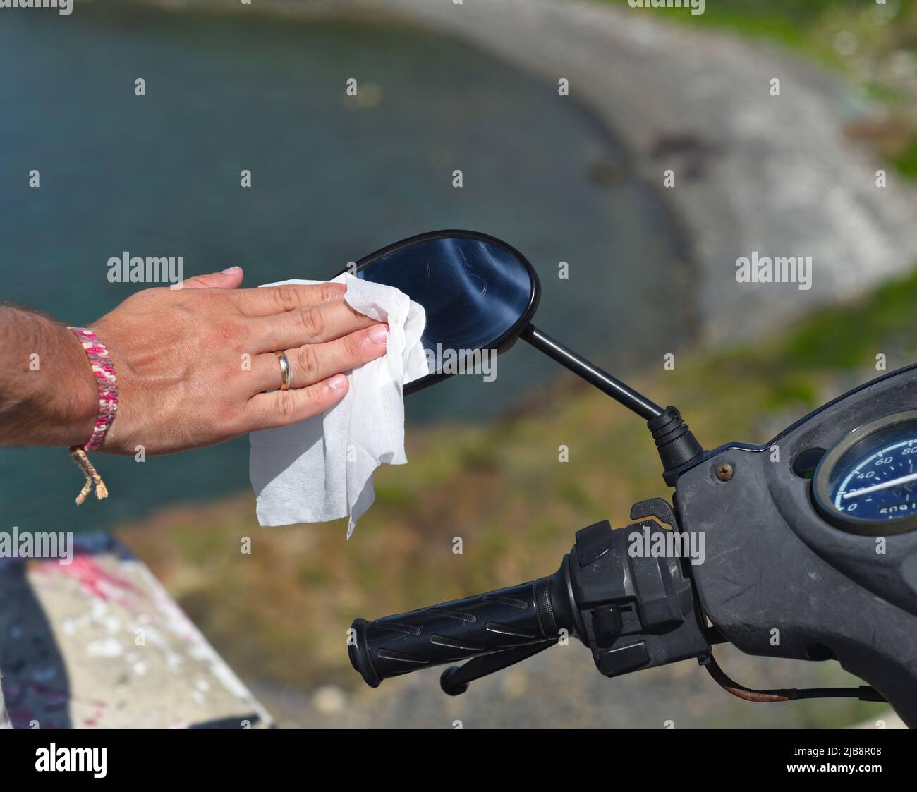 Holding hand mirror hi-res stock photography and images - Alamy