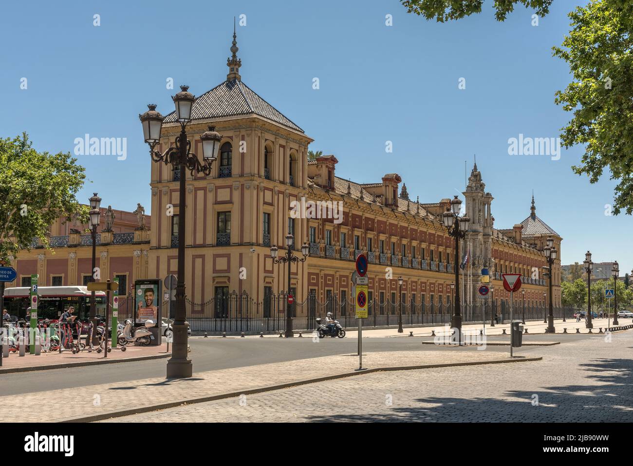 Seville medieval building hi-res stock photography and images - Alamy
