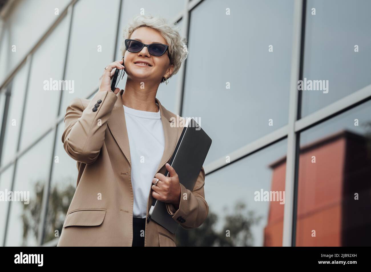 Modern business lady freelance work hi-res stock photography and images ...