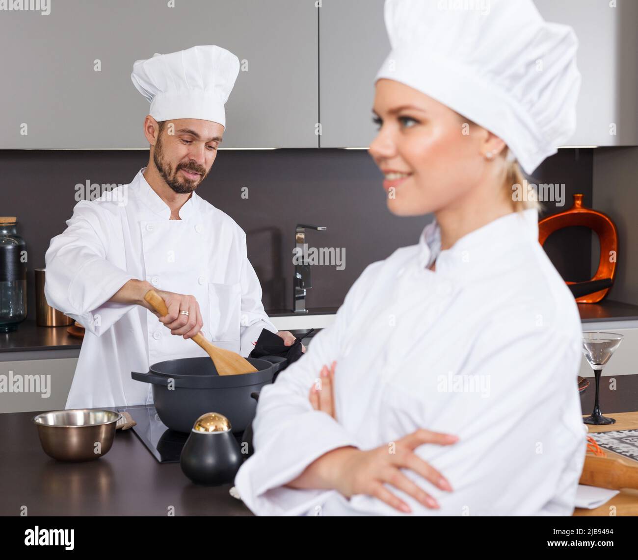 Male chef cooking Stock Photo - Alamy