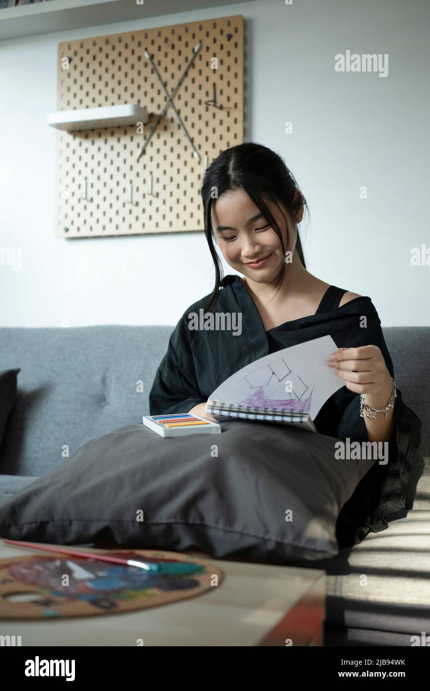 Girl drawing picture in notebook hi-res stock photography and images ...