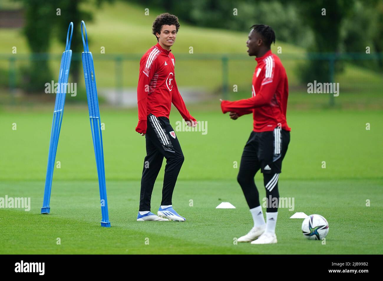 Brennan johnson wales training hi-res stock photography and images - Alamy