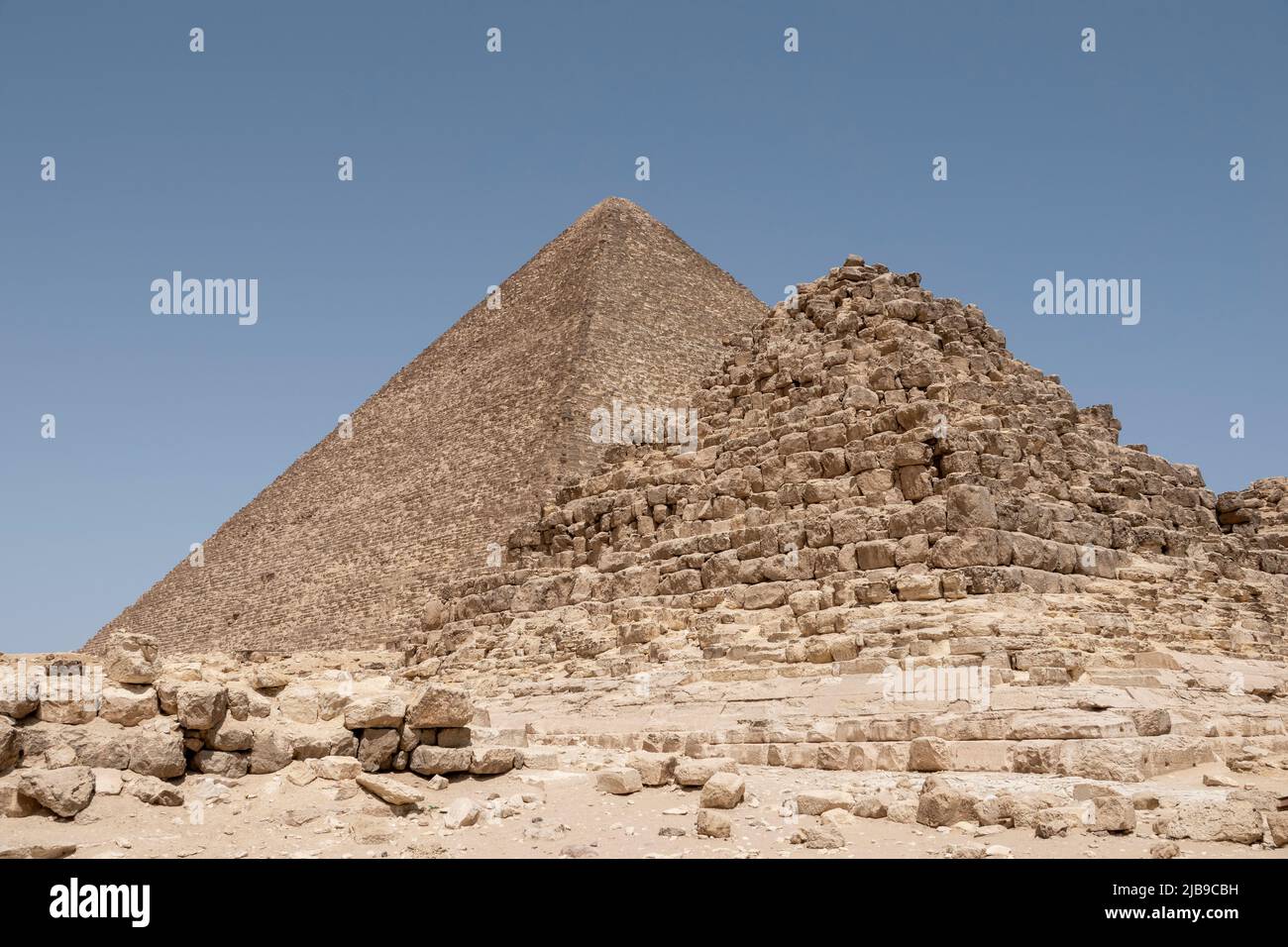 Pyramid of Khufu on the Giza plateau, the Great Pyramids of Giza, Cairo ...