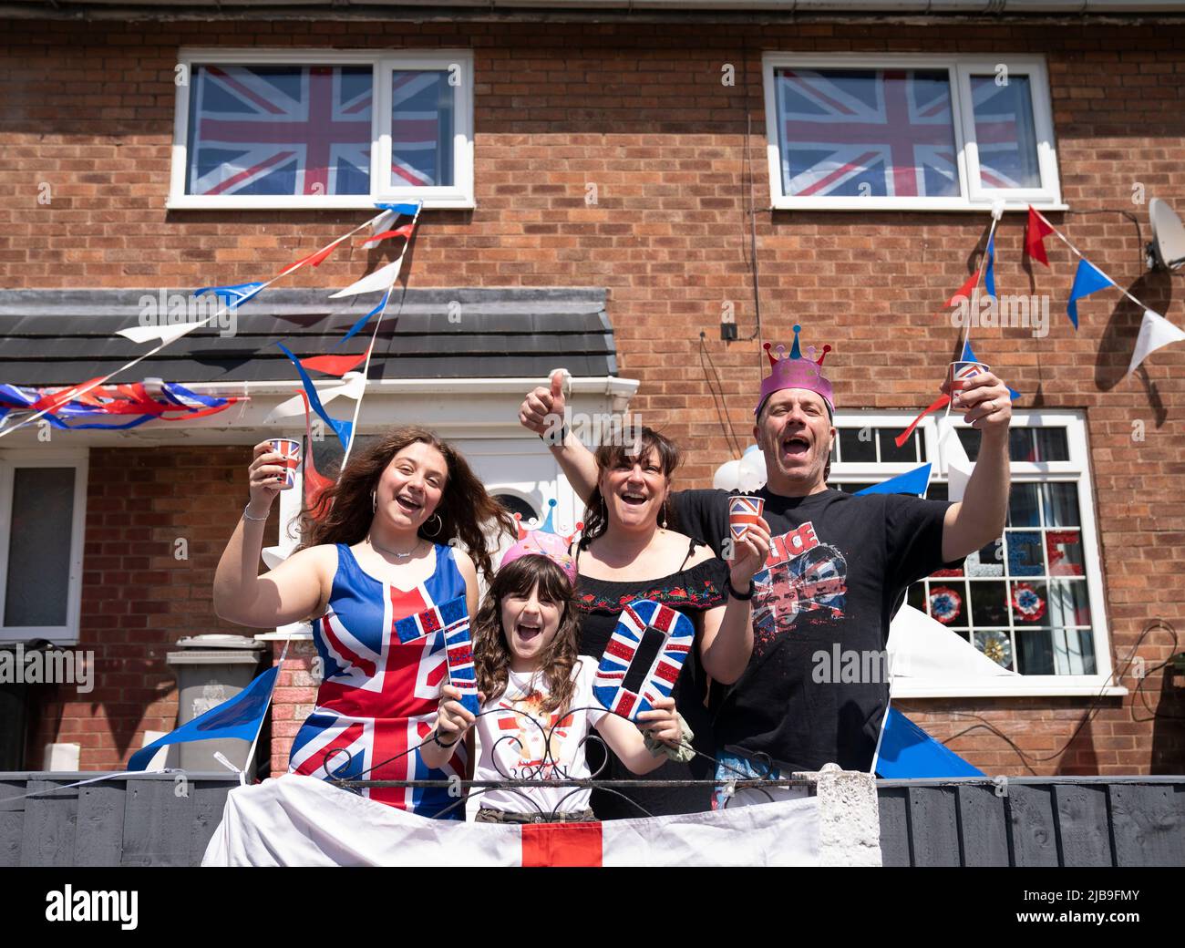 Steve Edge (right) with his wife Lyndsey Edge and two children Jess ...