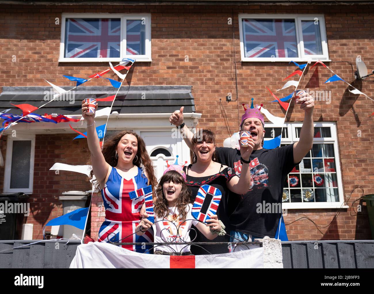 Steve Edge (right) with his wife Lyndsey Edge and two children Jess ...