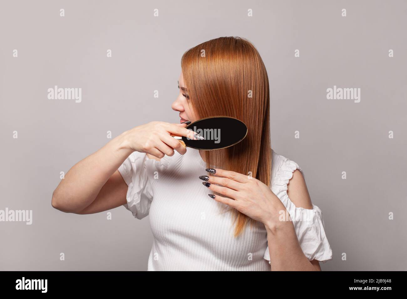 Woman thick hair beauty comb hi-res stock photography and images - Alamy