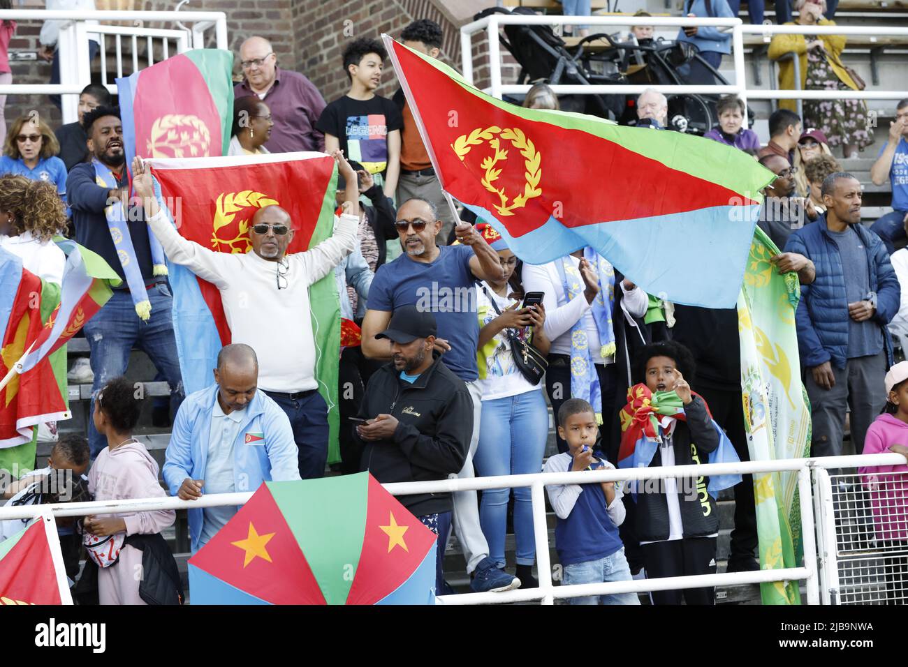Fans with eritrean flags finish stockholm marathon stockholm olympic ...