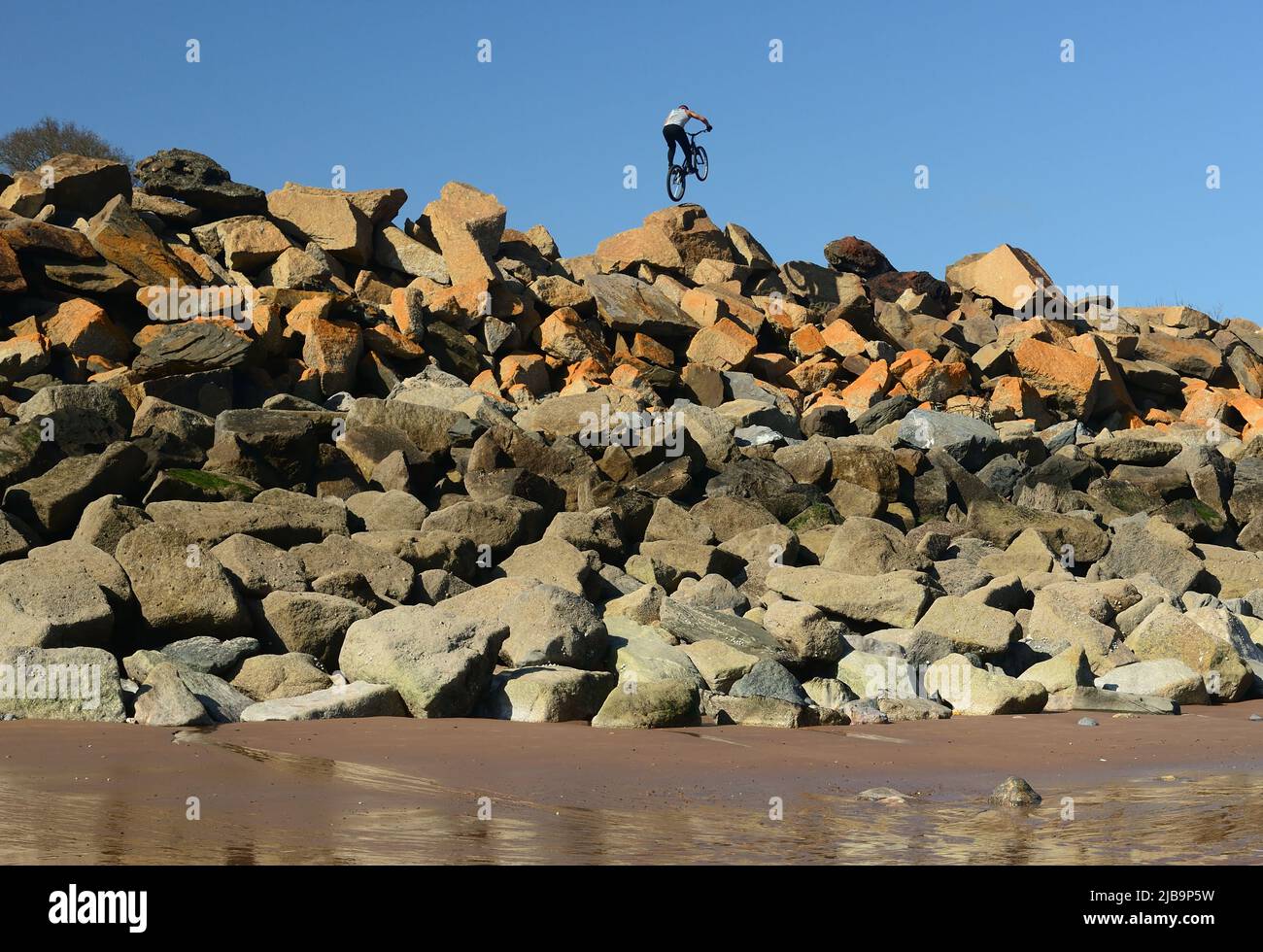 Rock armour for sea defences hi-res stock photography and images - Alamy