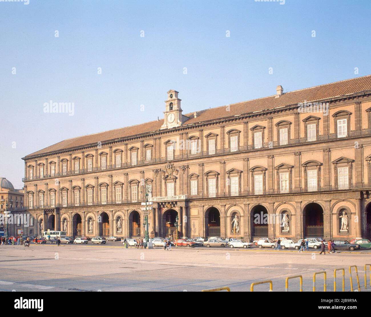 PALAZZO REALE INICIADO EN 1600 POR DOMENICO FONTANA - FACHADA REFORMADA ...
