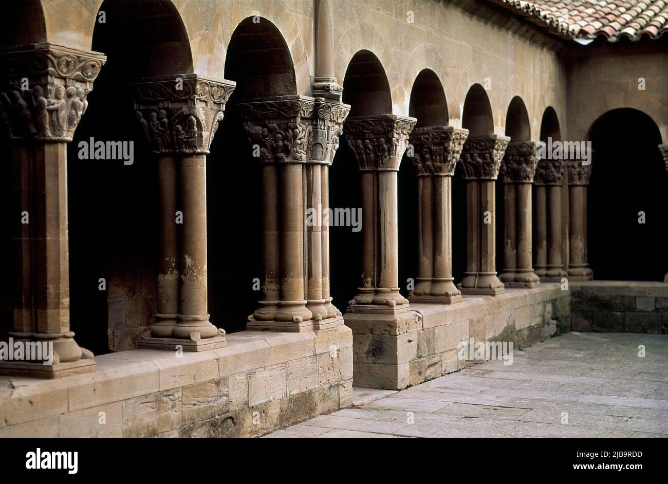 CLAUSTRO ROMANICO DEL MONASTERIO DE SAN PEDRO EL VIEJO - SIGLO XII ...