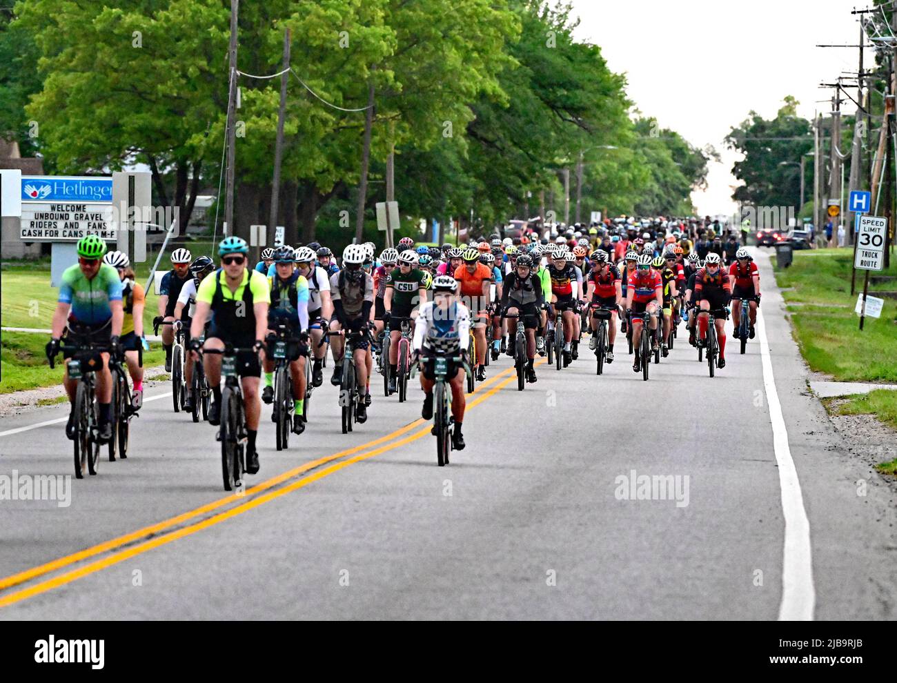 Unbound gravel hi-res stock photography and images - Alamy