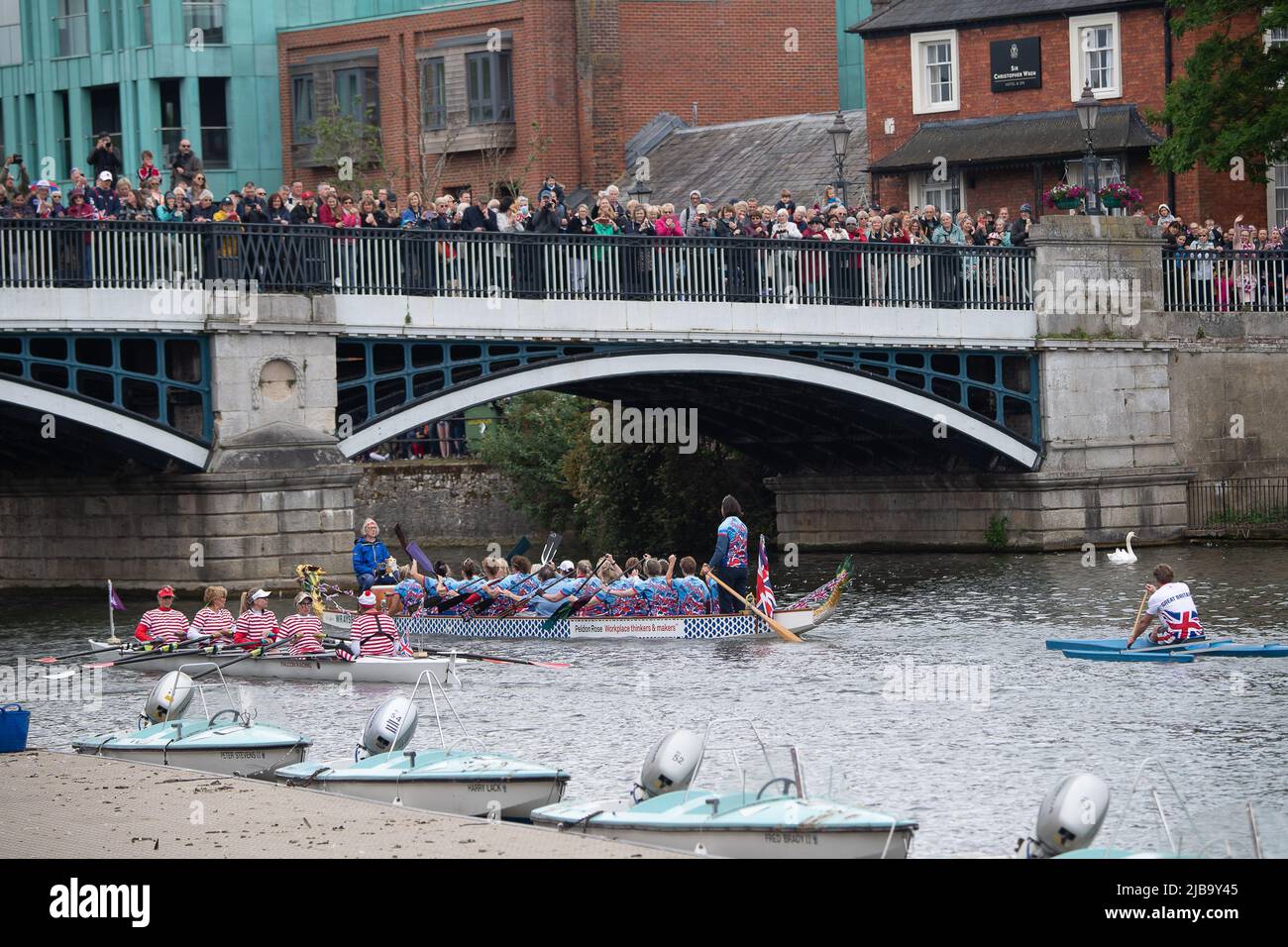 Windsor, Berkshire, UK. 4th June, 2022. A spectacular Platinum Jubilee ...