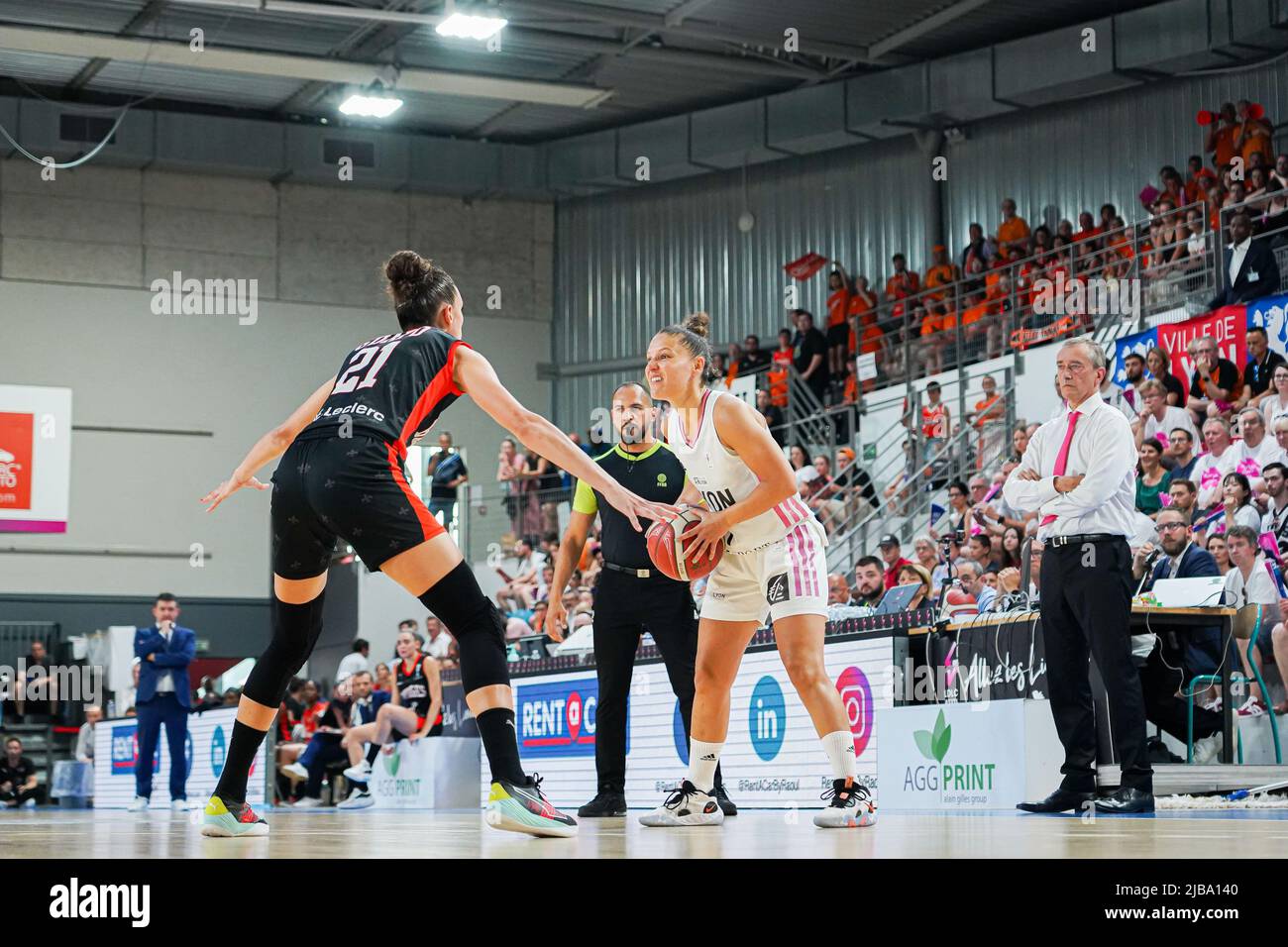 Lyon, France. 04th June, 2022. Ingrid Tanqueray (7 Lyon) on the ball ...