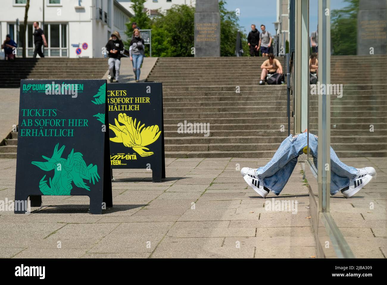 100 legs hi-res stock photography and images - Alamy