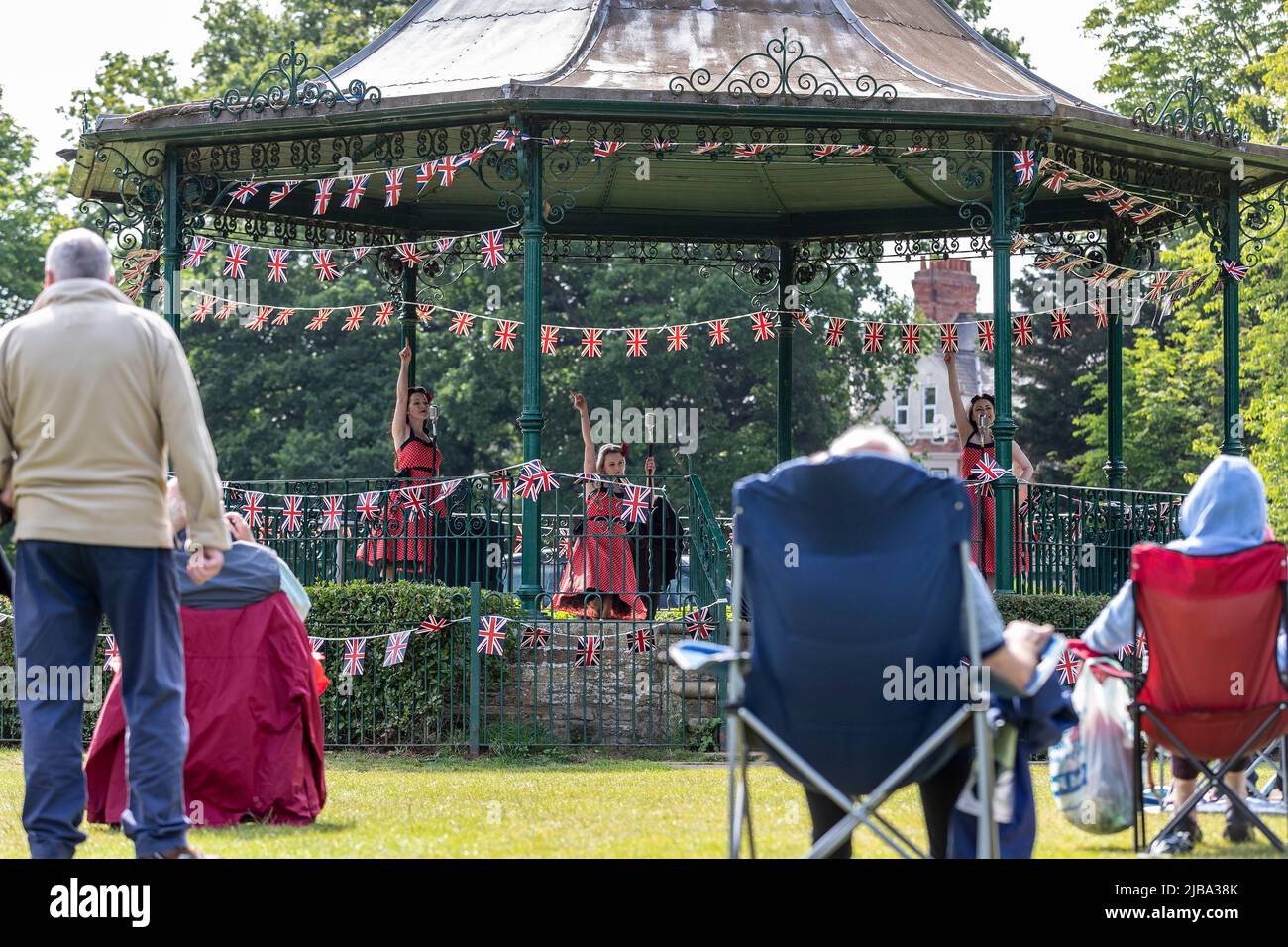 Northampton, UK 4th June 2022. The Starlight sisters sing at the ...