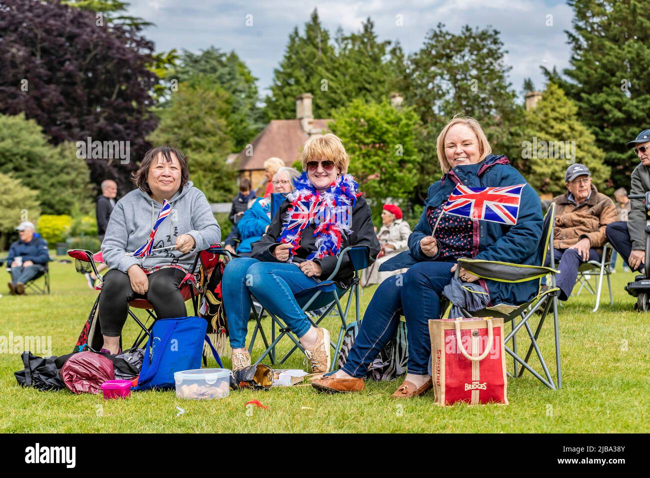 Northampton, UK 4th June 2022. The Starlight sisters sing at the ...