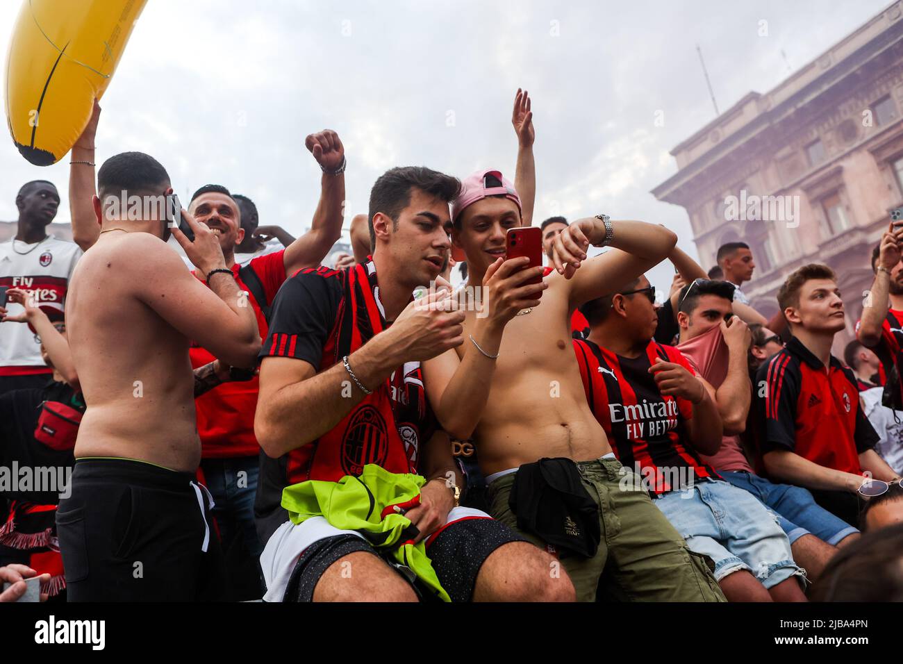 Milan fans celebrate in Piazza Duomo after winning Serie A and the ...