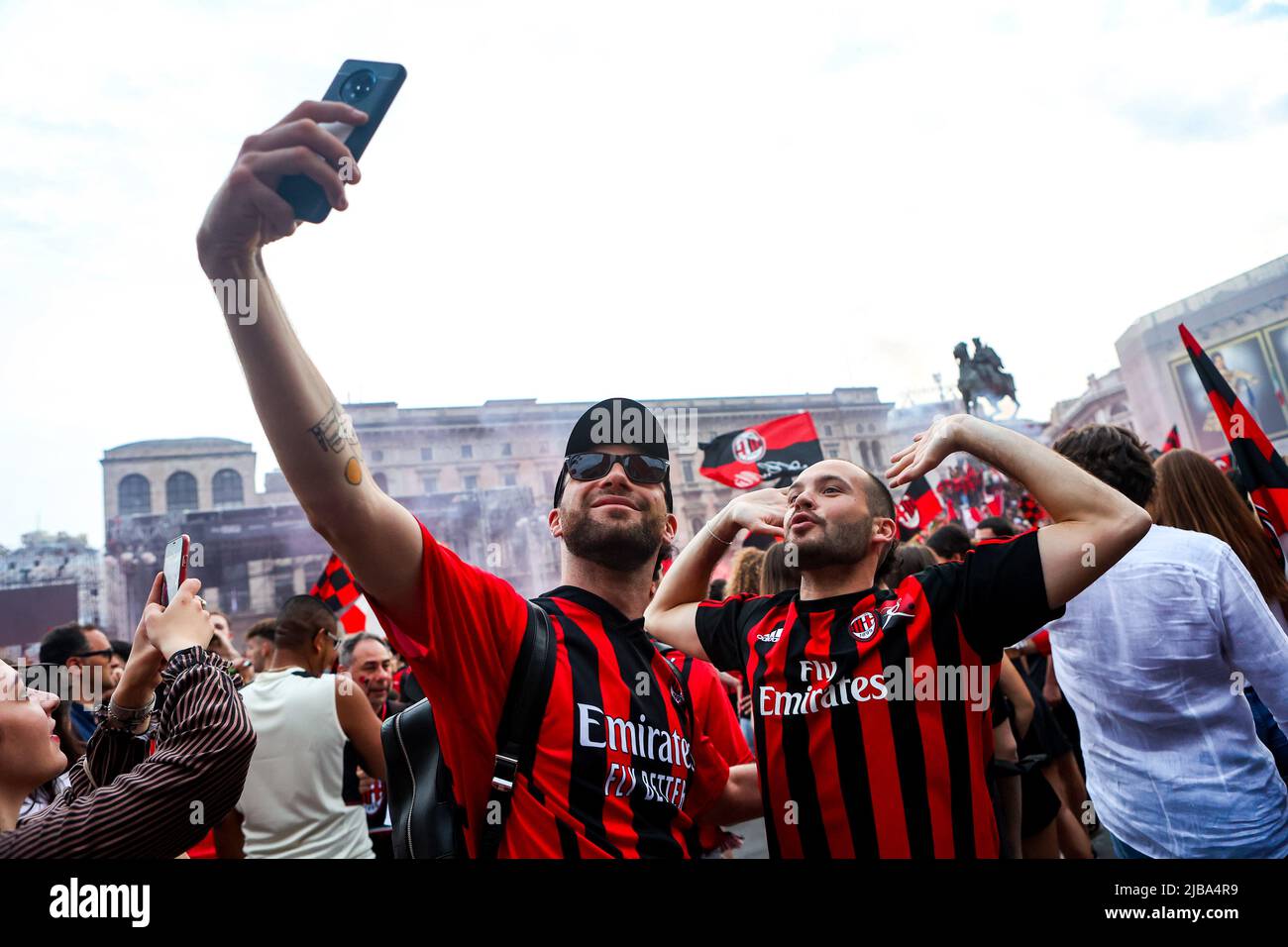 Milan fans celebrate in Piazza Duomo after winning Serie A and the ...