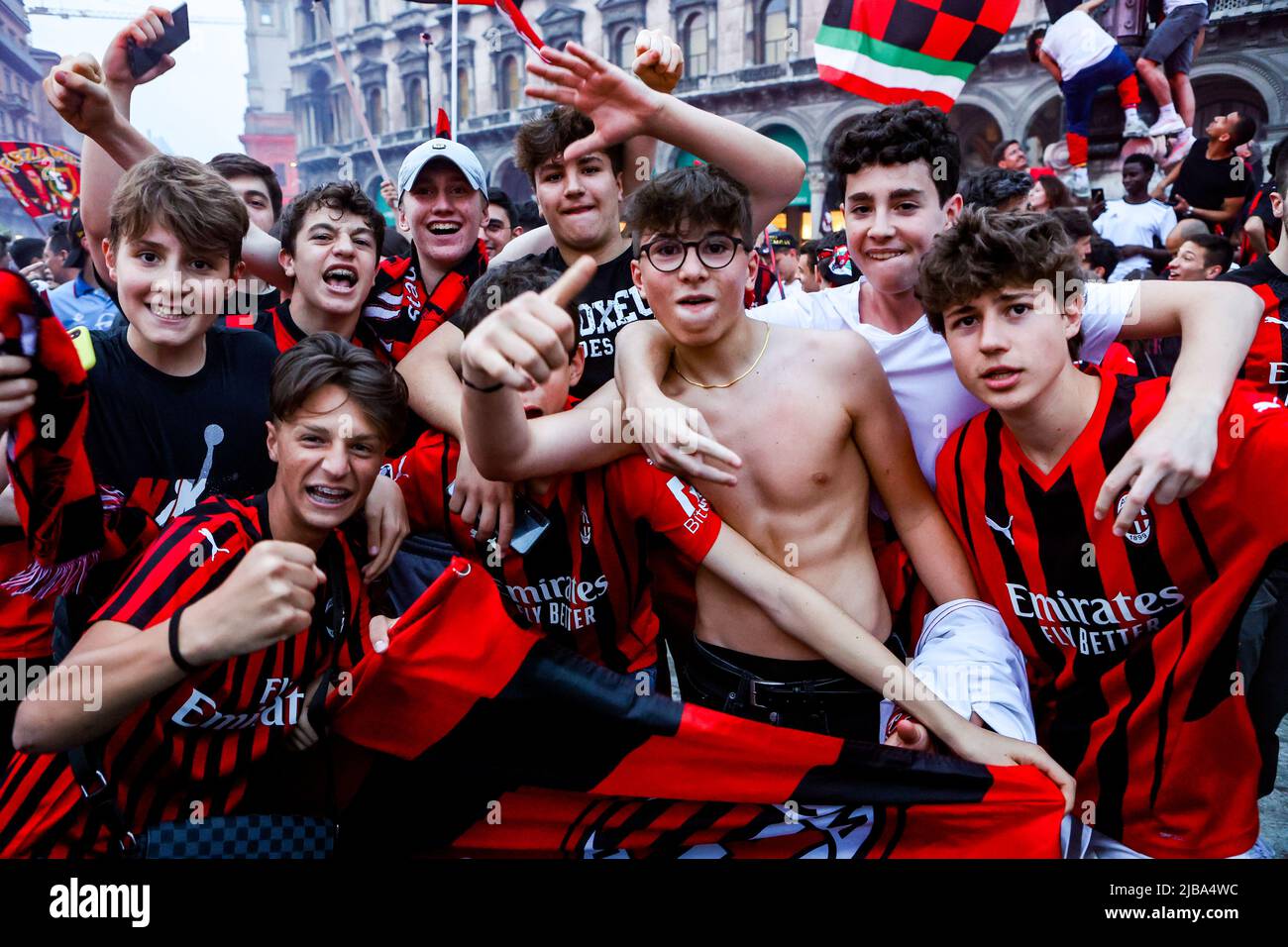 Milan fans celebrate in Piazza Duomo after winning Serie A and the ...