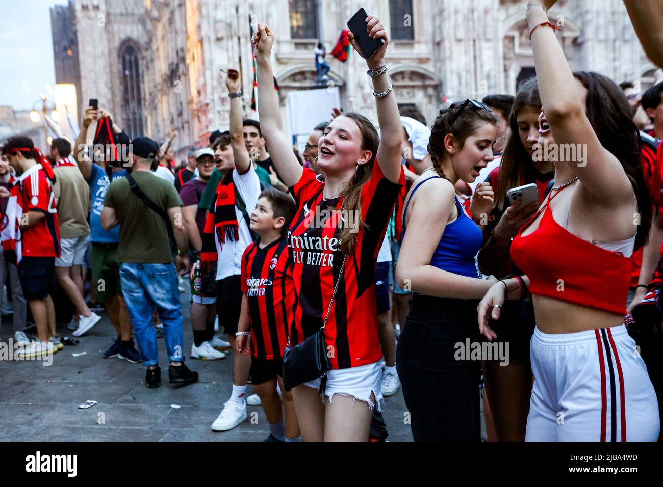 Milan fans celebrate in Piazza Duomo after winning Serie A and the ...