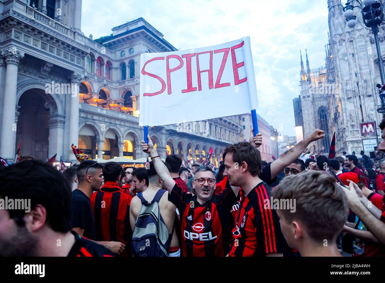 Milan fans celebrate in Piazza Duomo after winning Serie A and the ...