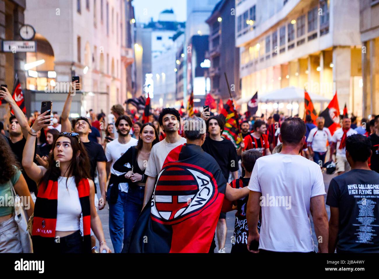 Milan fans celebrate in Piazza Duomo after winning Serie A and the ...