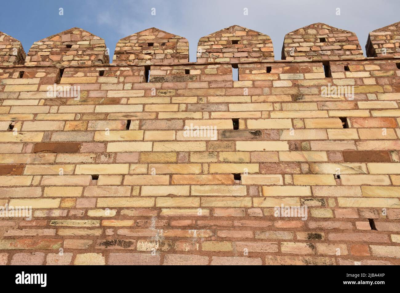 Boundary wall of Kalinjar Fort (Madhya Pradesh, India Stock Photo - Alamy
