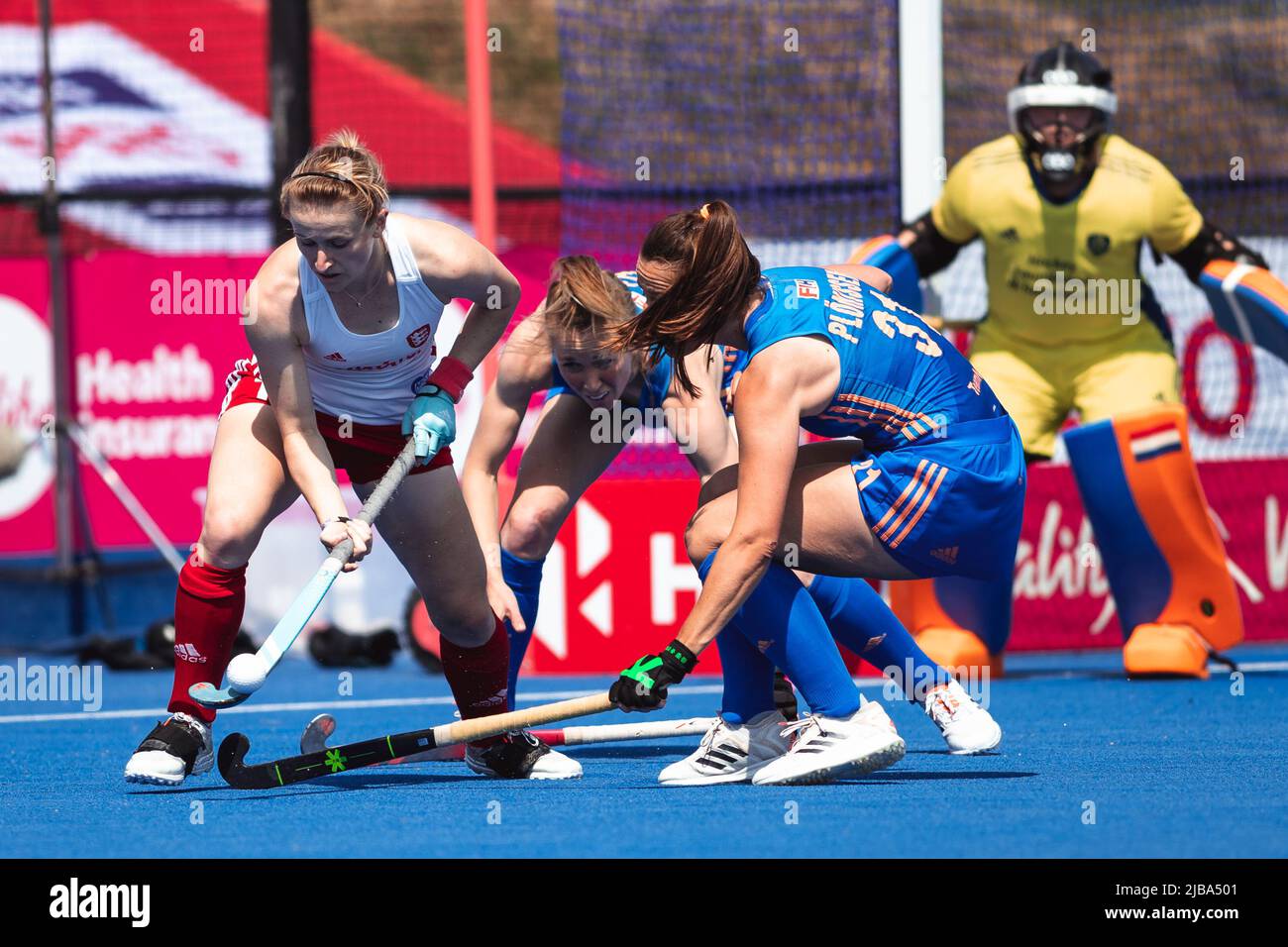 EnglandÕs Ellie Rayer battles NetherlandÕs Sabine Plonissen during the ...