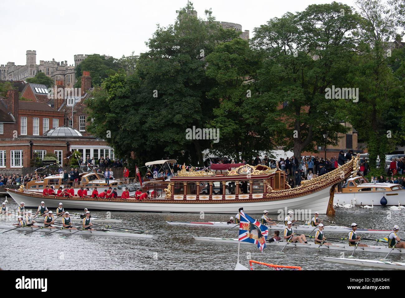 Windsor, Berkshire, UK. 4th June, 2022. A spectacular Platinum Jubilee ...