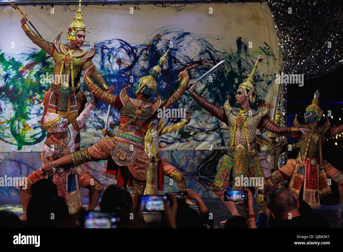 Bangkok khon thailand dancing mask hi-res stock photography and images ...