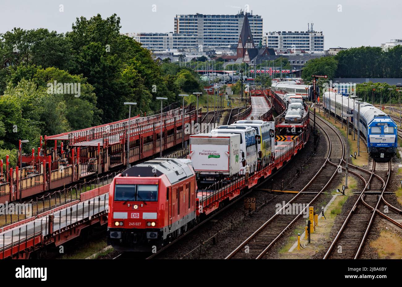 04 June 2022, Schleswig-Holstein, Westerland/Sylt: The Syltshuttle ...