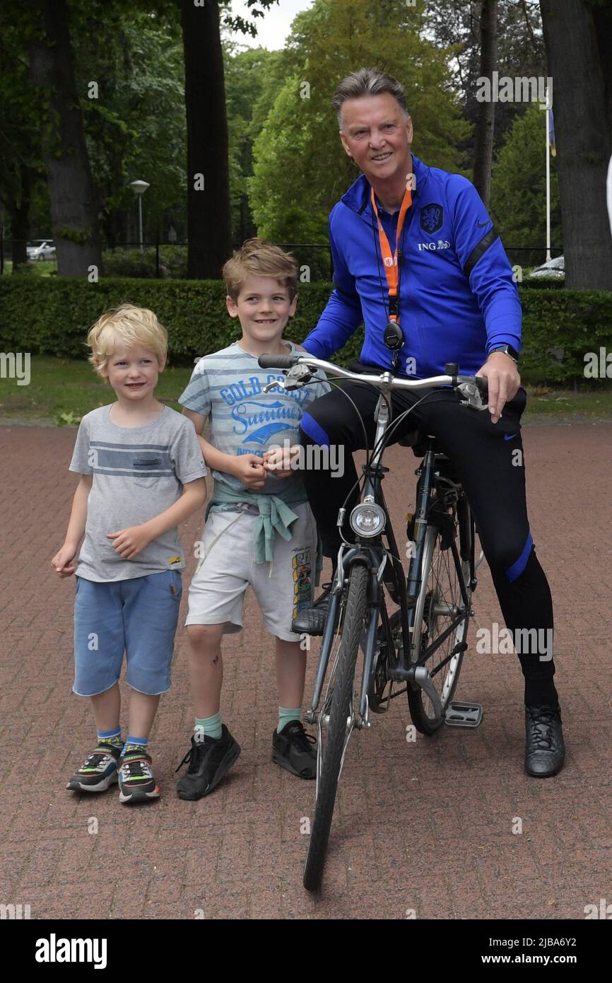 ZEIST - Holland trainer coach with supporters during a training session ...