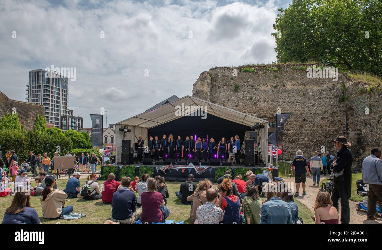 Reading global festival stage hi-res stock photography and images - Alamy