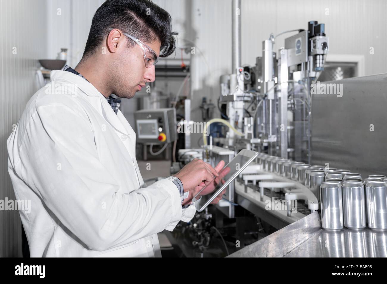 Inspecting automated manufacturing process hi-res stock photography and ...