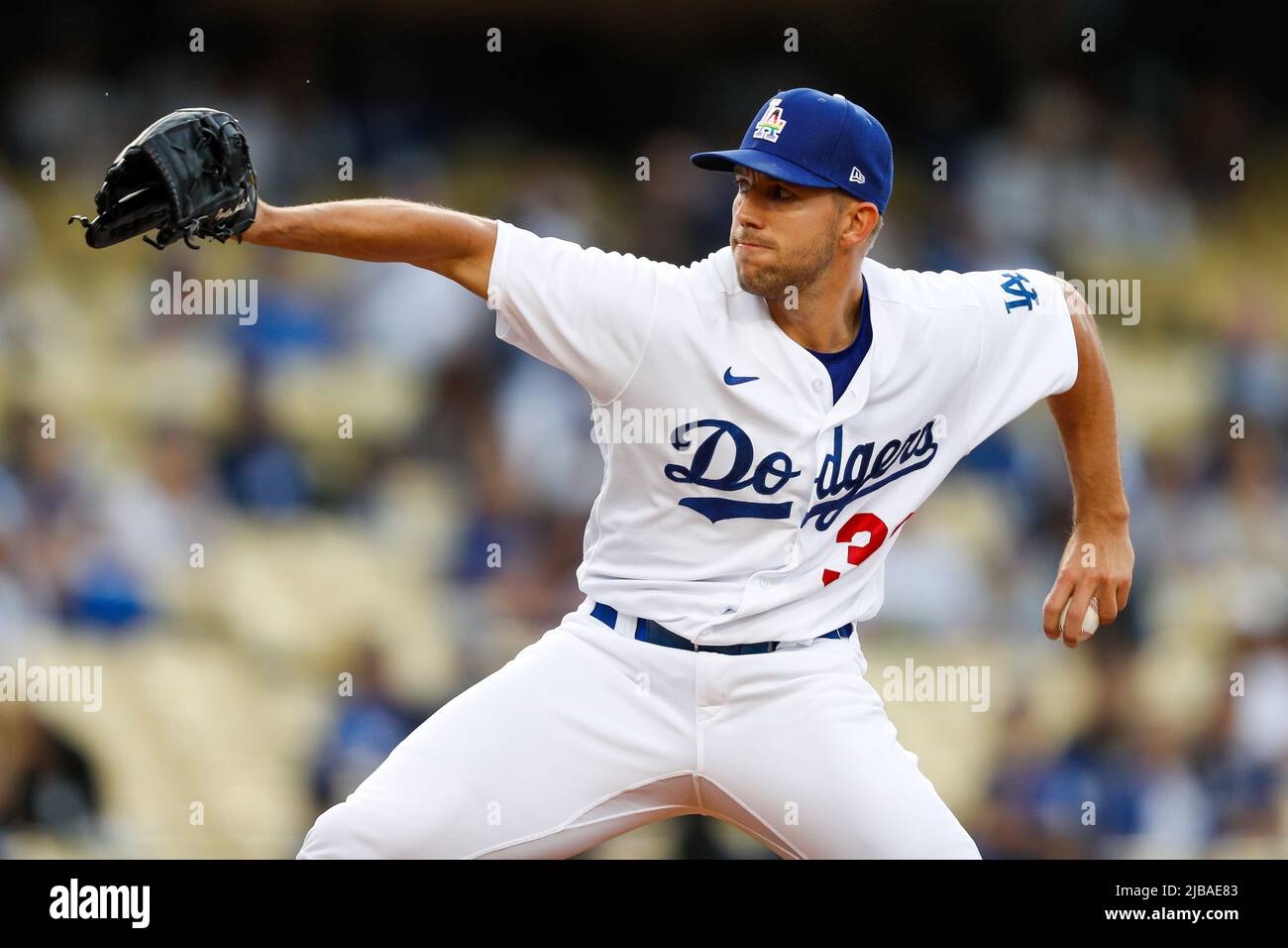 Los Angeles Dodgers starting pitcher Tyler Anderson (31) pitches the ...