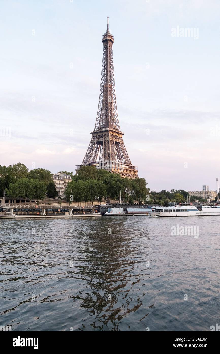 Daily life. Buildings and architecture of Paris. France Stock Photo - Alamy
