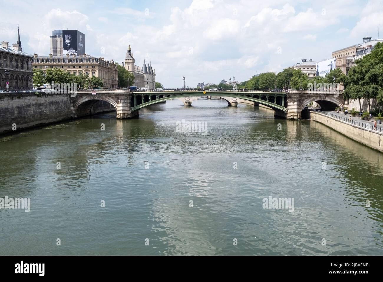 Daily life. Buildings and architecture of Paris. France Stock Photo - Alamy