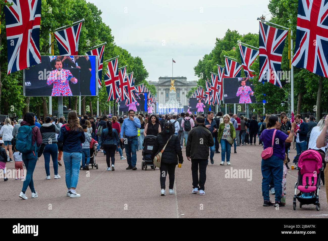 Platinum jubilee concert 2022 hi-res stock photography and images - Alamy