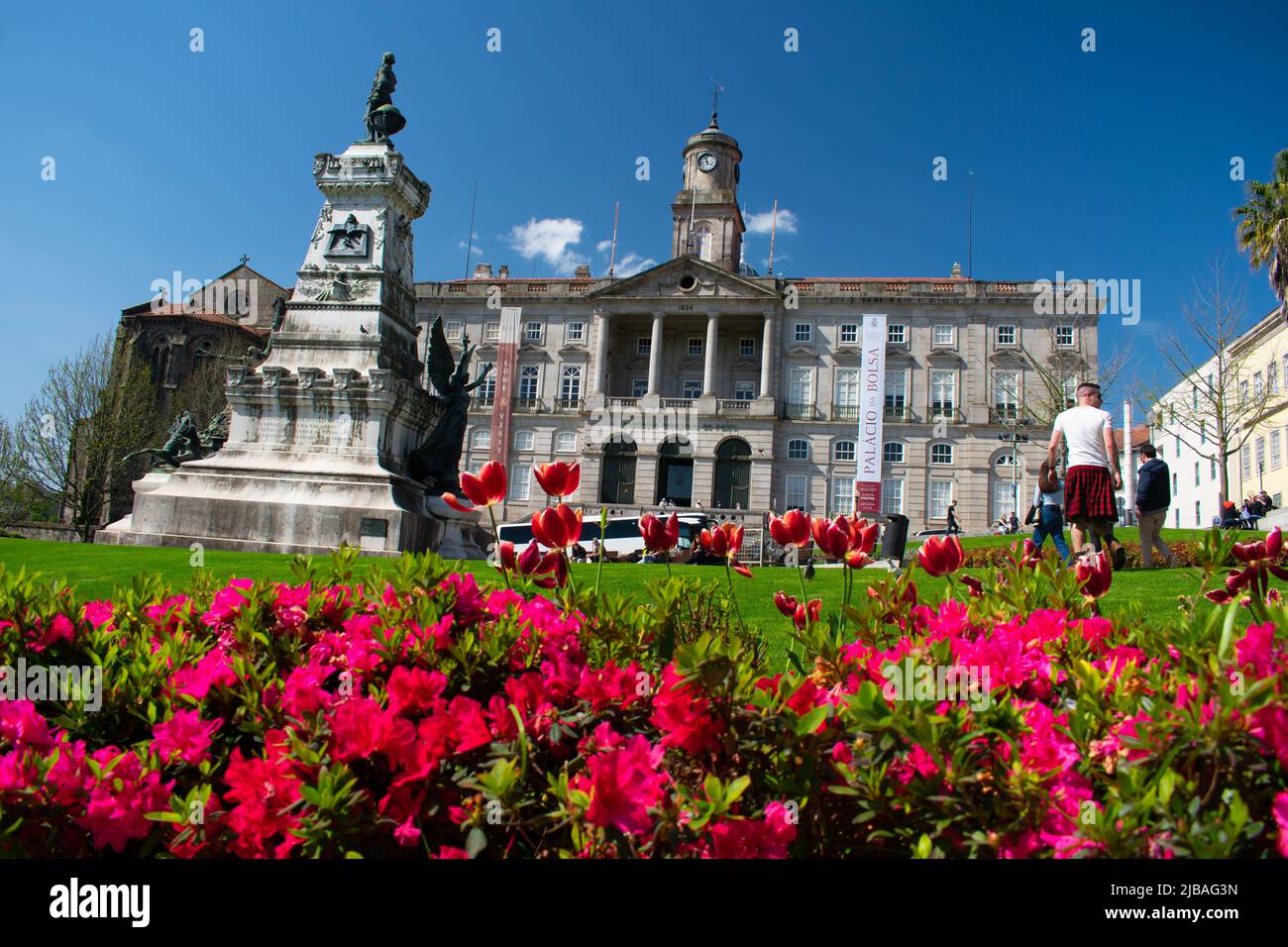 Amsterdam monument pink spring hi-res stock photography and images - Alamy