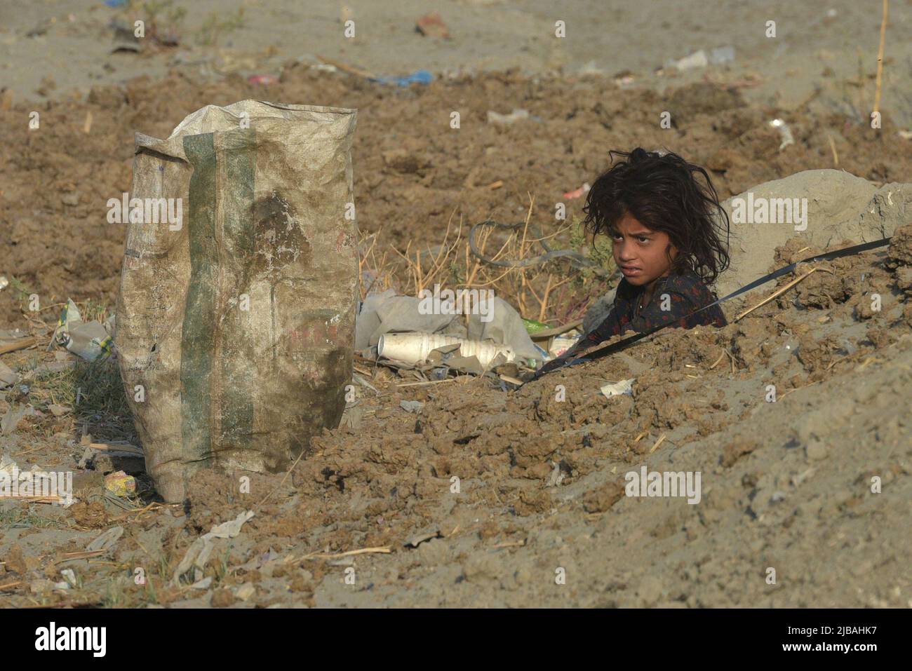 June 4, 2022, Lahore, Punjab, Pakistan: Pakistani people busy in their ...
