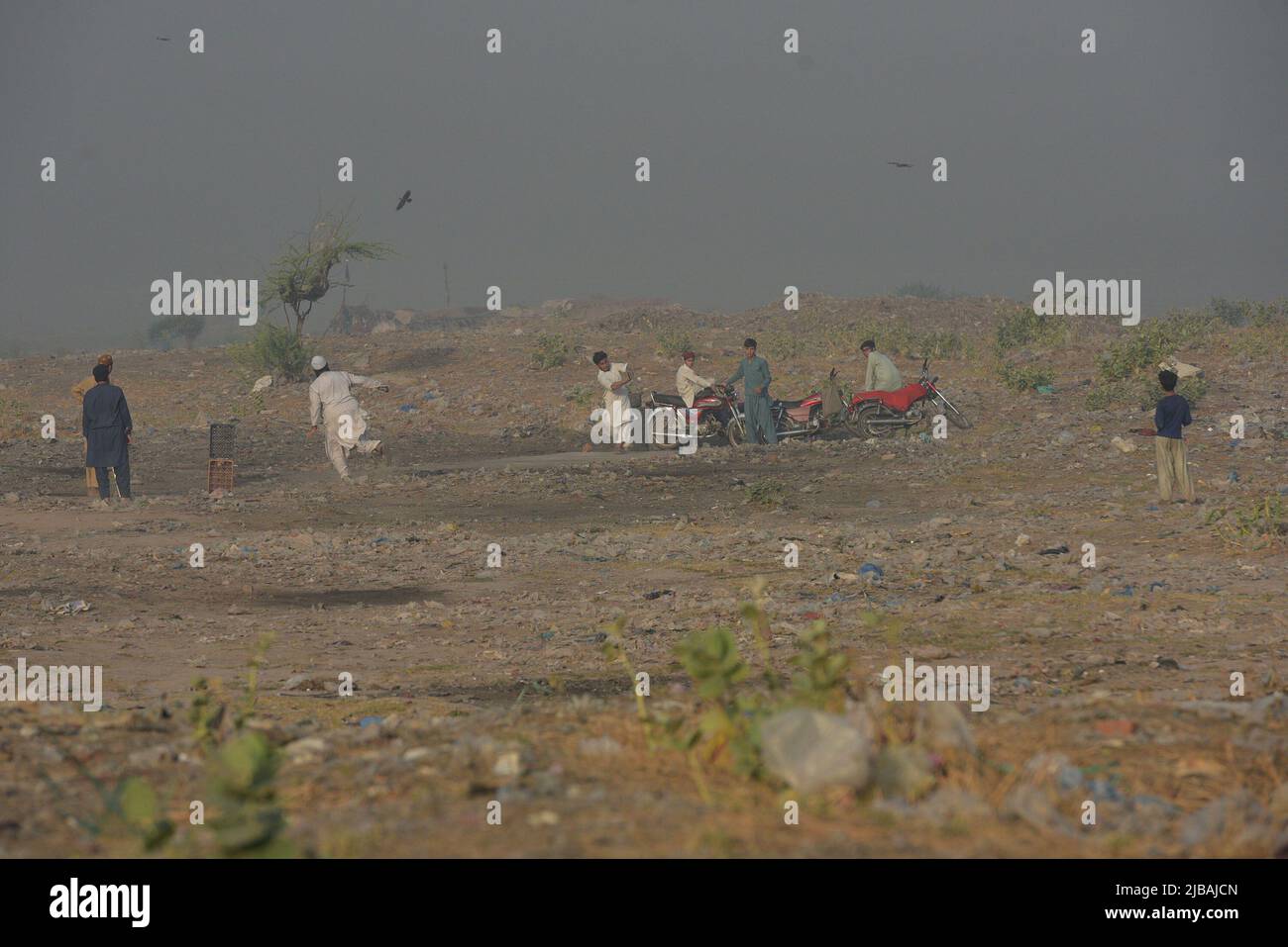 June 4, 2022, Lahore, Punjab, Pakistan: Pakistani people busy in their ...