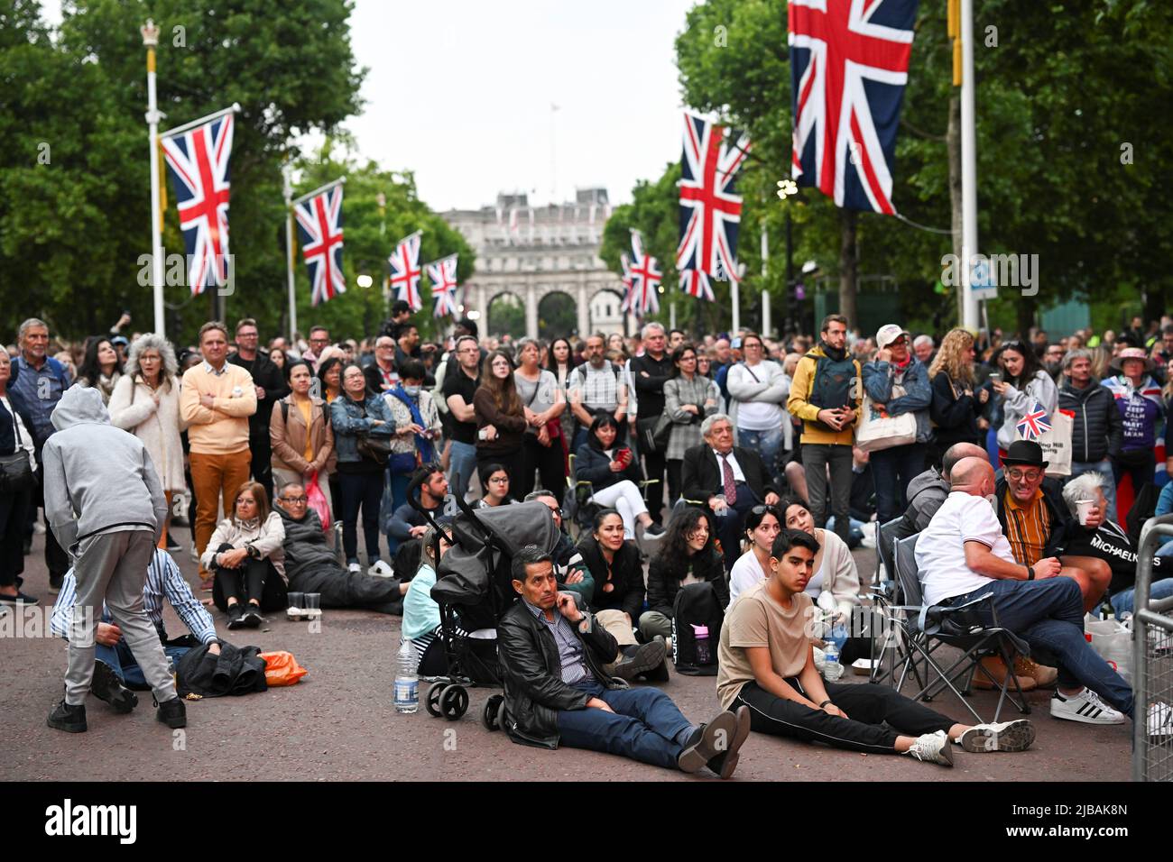 Platinum jubilee party at the palace hi-res stock photography and ...
