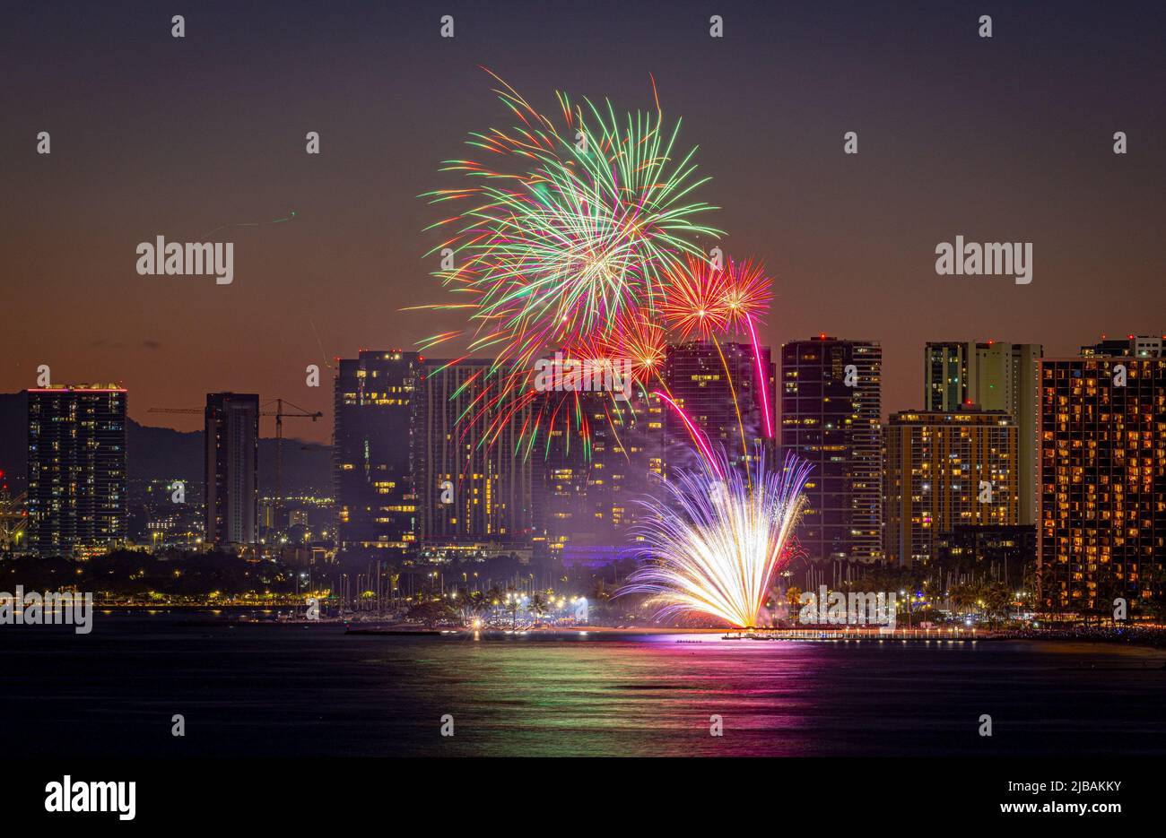 Hilton hawaiian village waikiki beach resort hi-res stock photography ...