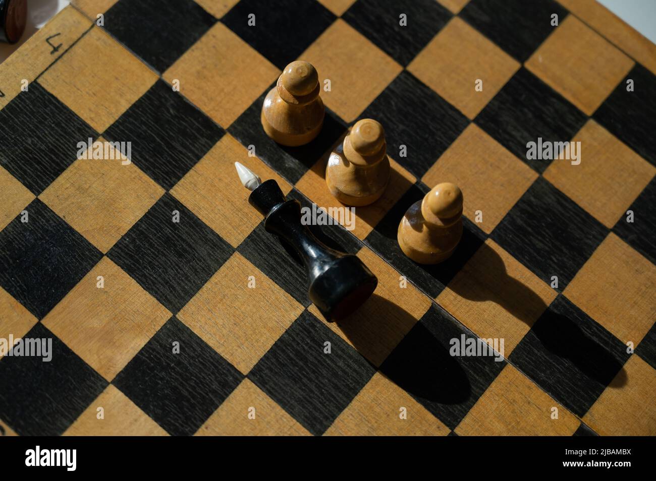 Close-up of chess pieces on the board Stock Photo - Alamy