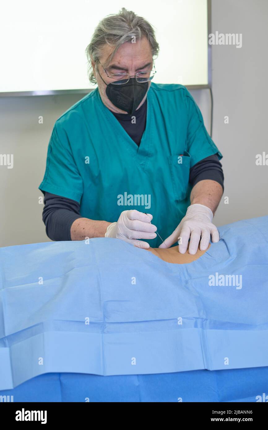 against pain and inflammation: targeted infiltration Stock Photo - Alamy