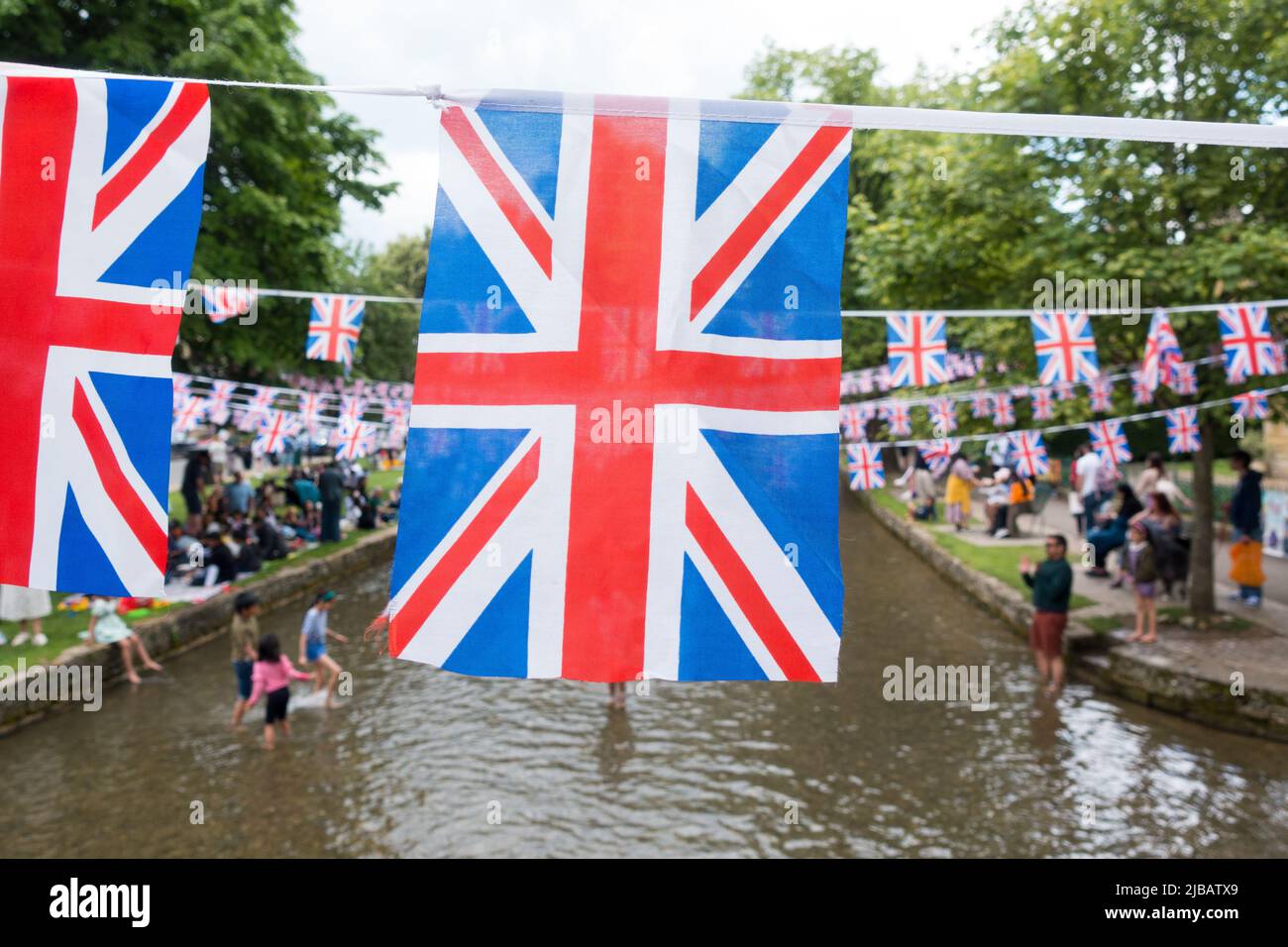 Platinum jubilee decorations hi-res stock photography and images - Alamy