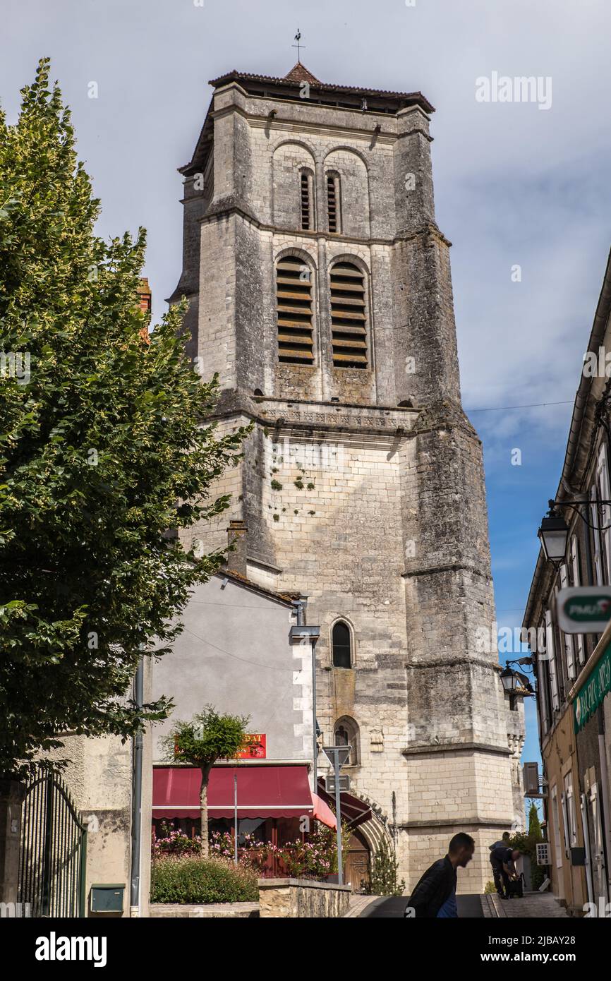 Eglise fortifiée Saint astier Stock Photo - Alamy